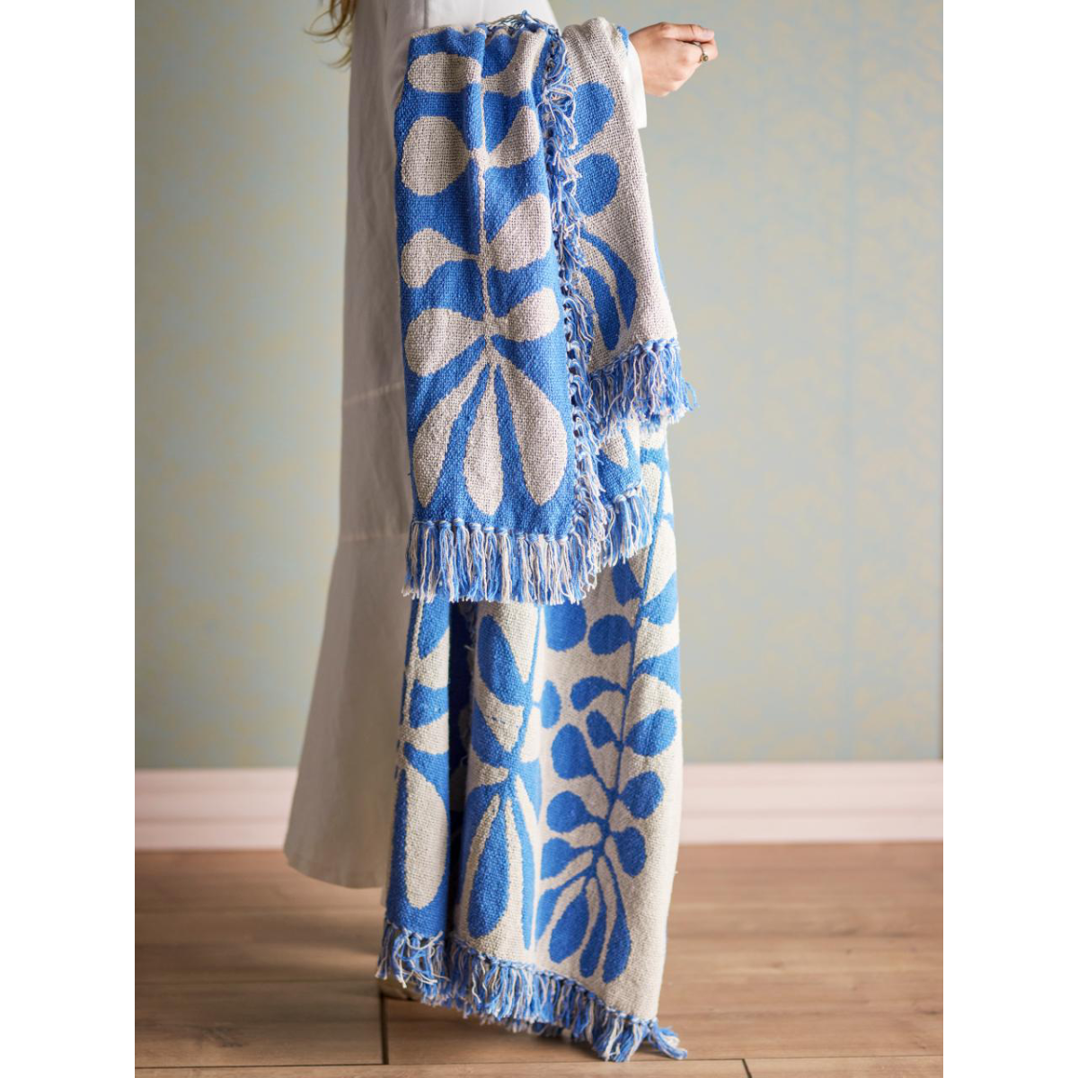 NEVINE – Teppi, blátt/hvítt 160x130cm - Fakó